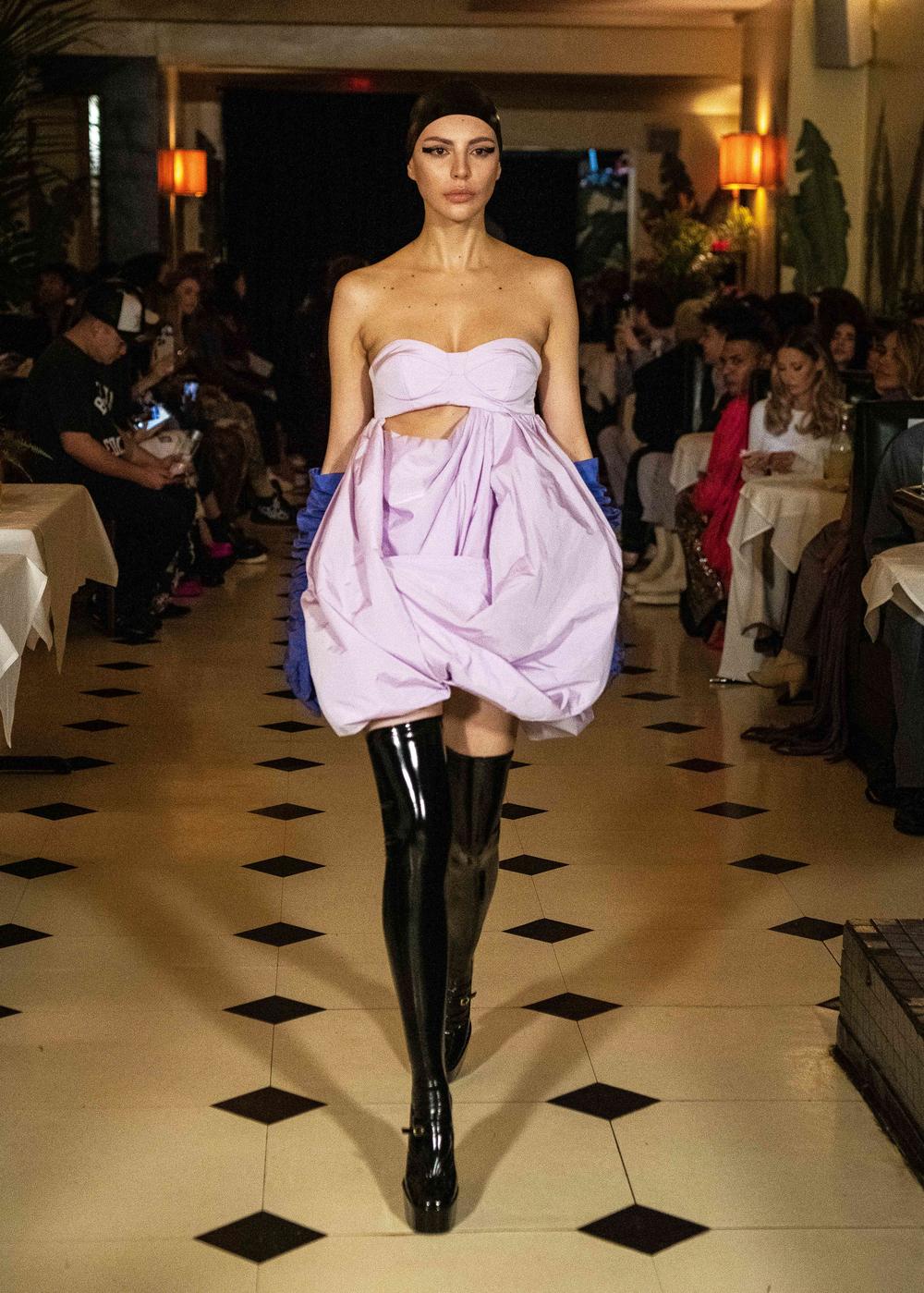 Défilé - Aknvas - Prêt à porter Printemps-Eté 2023